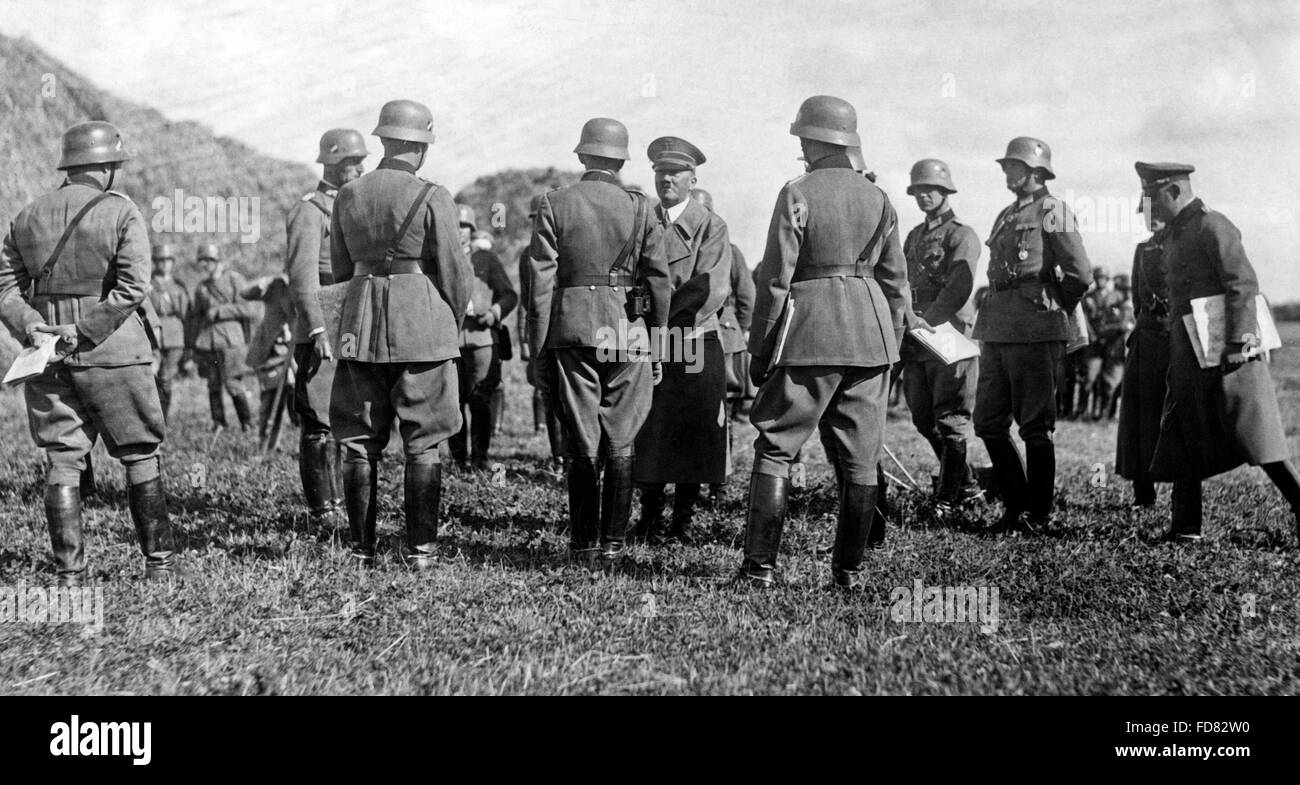 Troop observation hi-res stock photography and images - Alamy