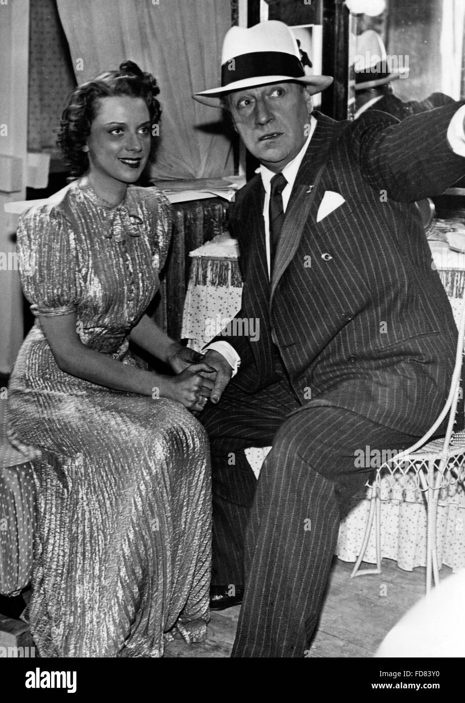 Sascha Guitry and Genevieve de Sereville Stock Photo - Alamy
