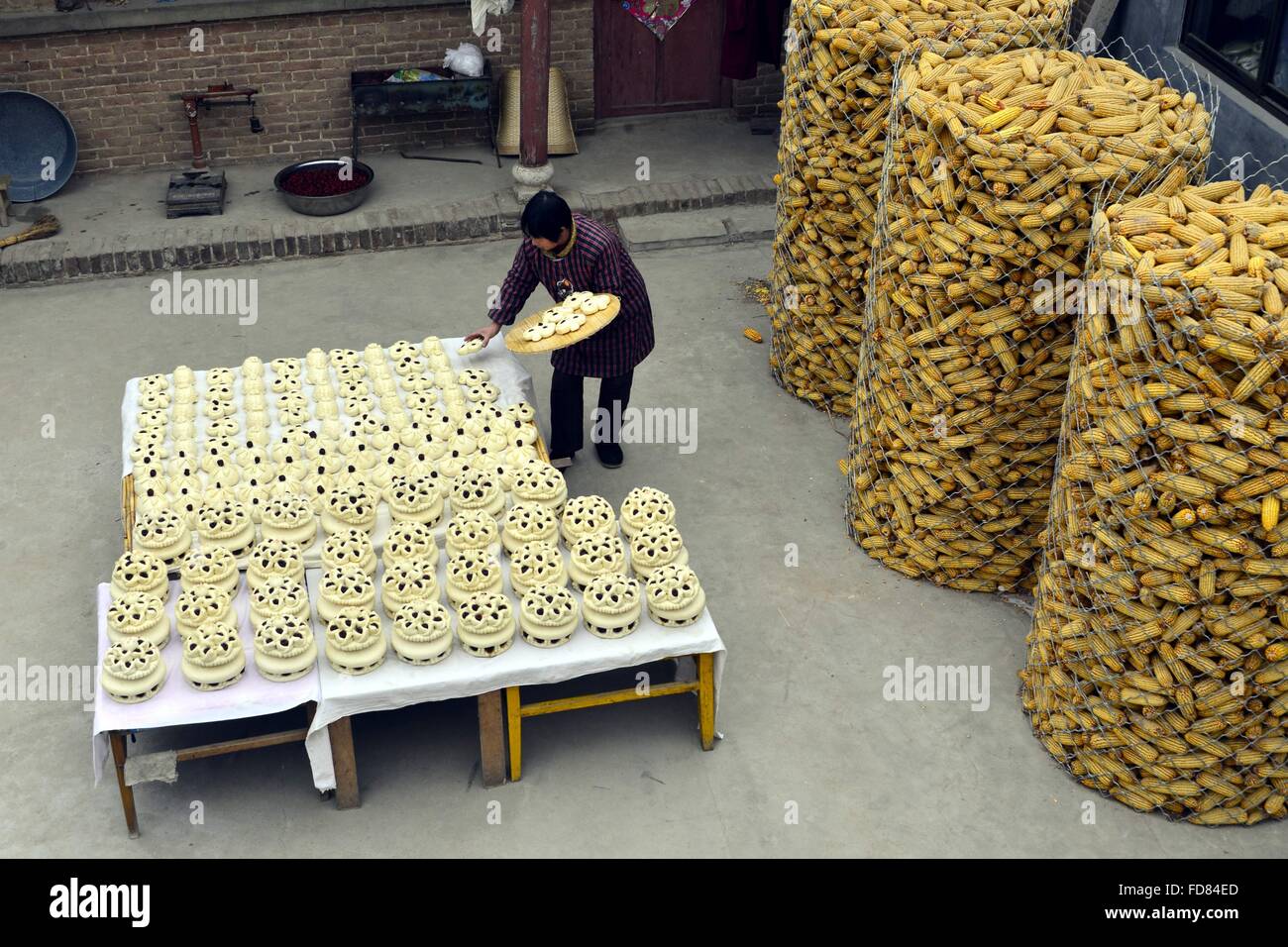 Chiping, Chiping, CHN. 28th Jan, 2016. Flower-shaped pastries. © SIPA ...