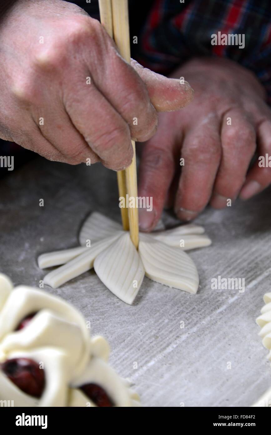 Chiping, Chiping, CHN. 28th Jan, 2016. Flower-shaped pastries. © SIPA ...