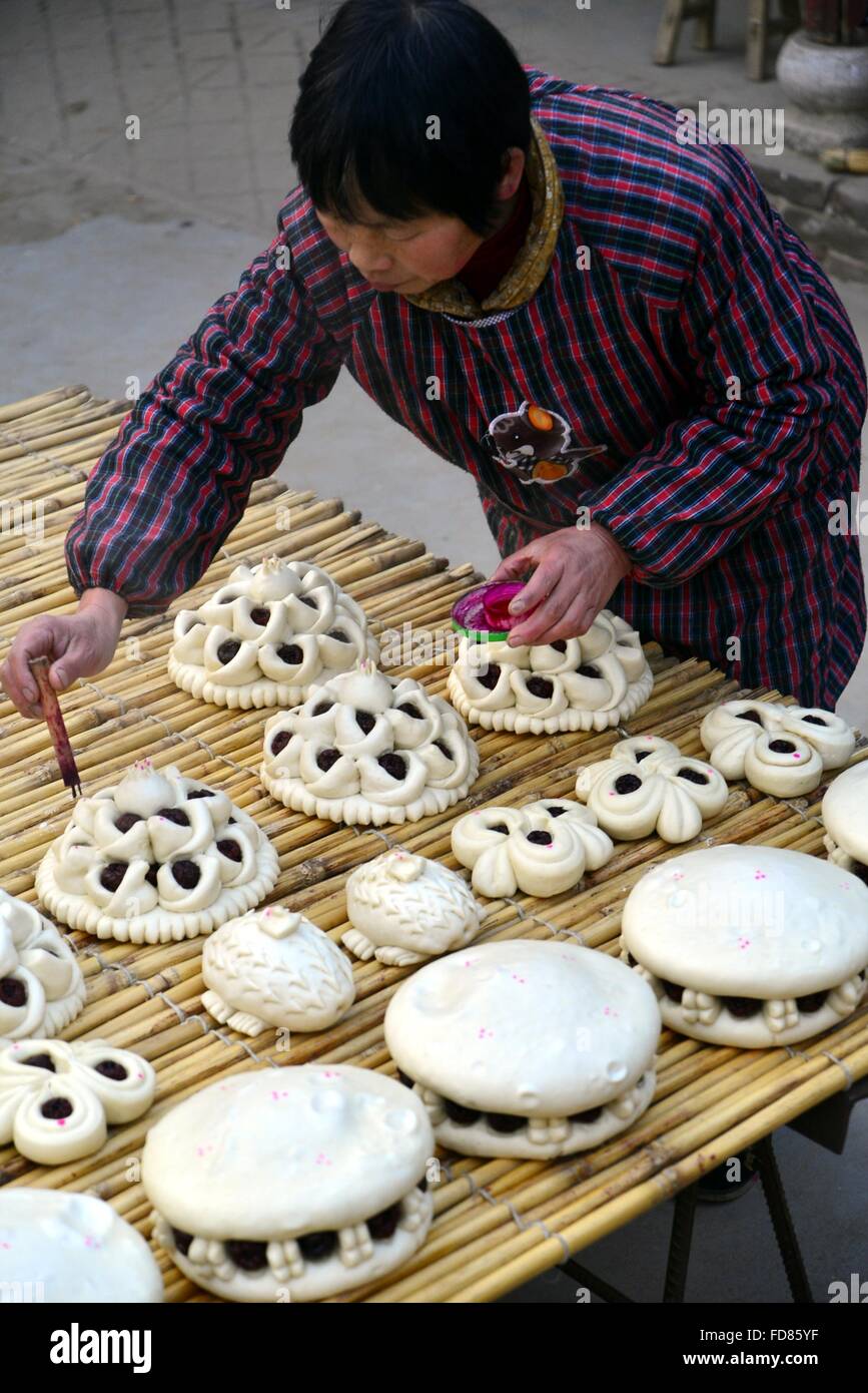 Chiping, Chiping, CHN. 28th Jan, 2016. Flower-shaped pastries. © SIPA ...