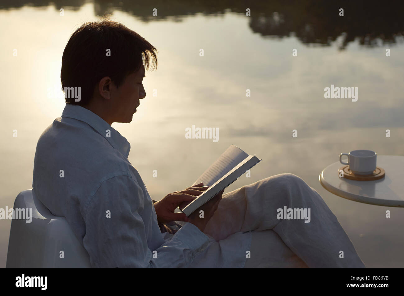 Silhouette man reading hi-res stock photography and images - Alamy