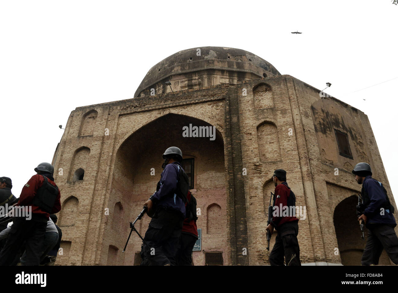 Elite police hi-res stock photography and images - Alamy