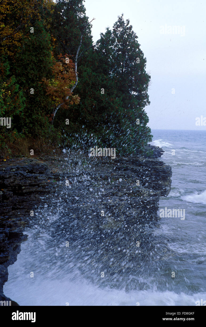 Wave against the cliff hi-res stock photography and images - Alamy