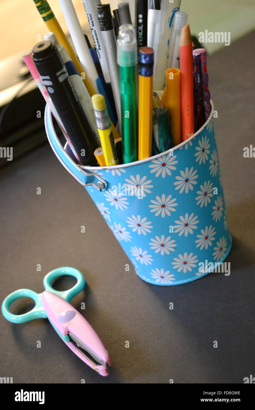 Scissors image hi-res stock photography and images - Alamy
