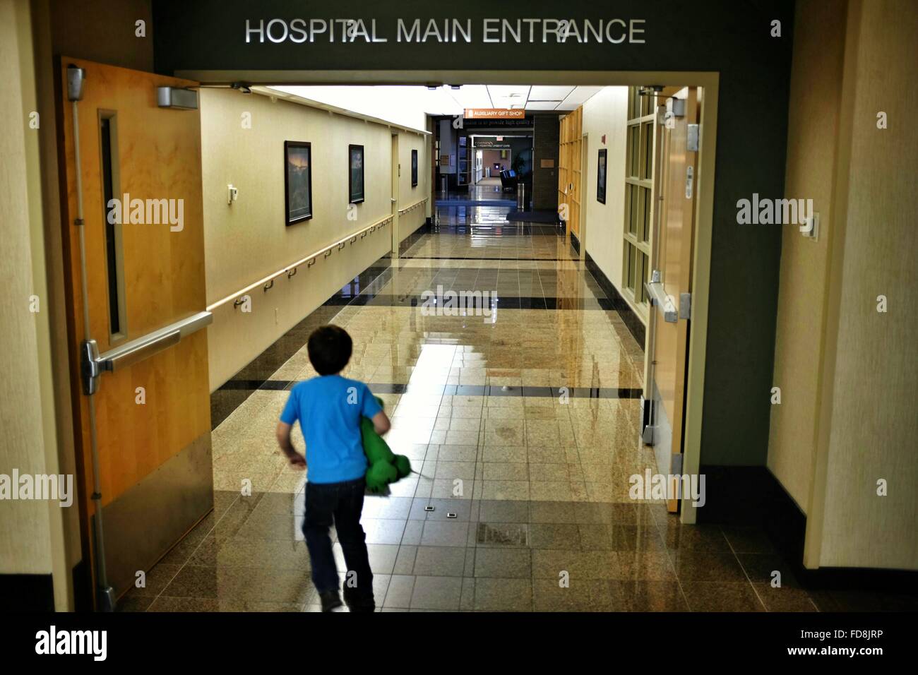 Entrance to hospital hi-res stock photography and images - Alamy