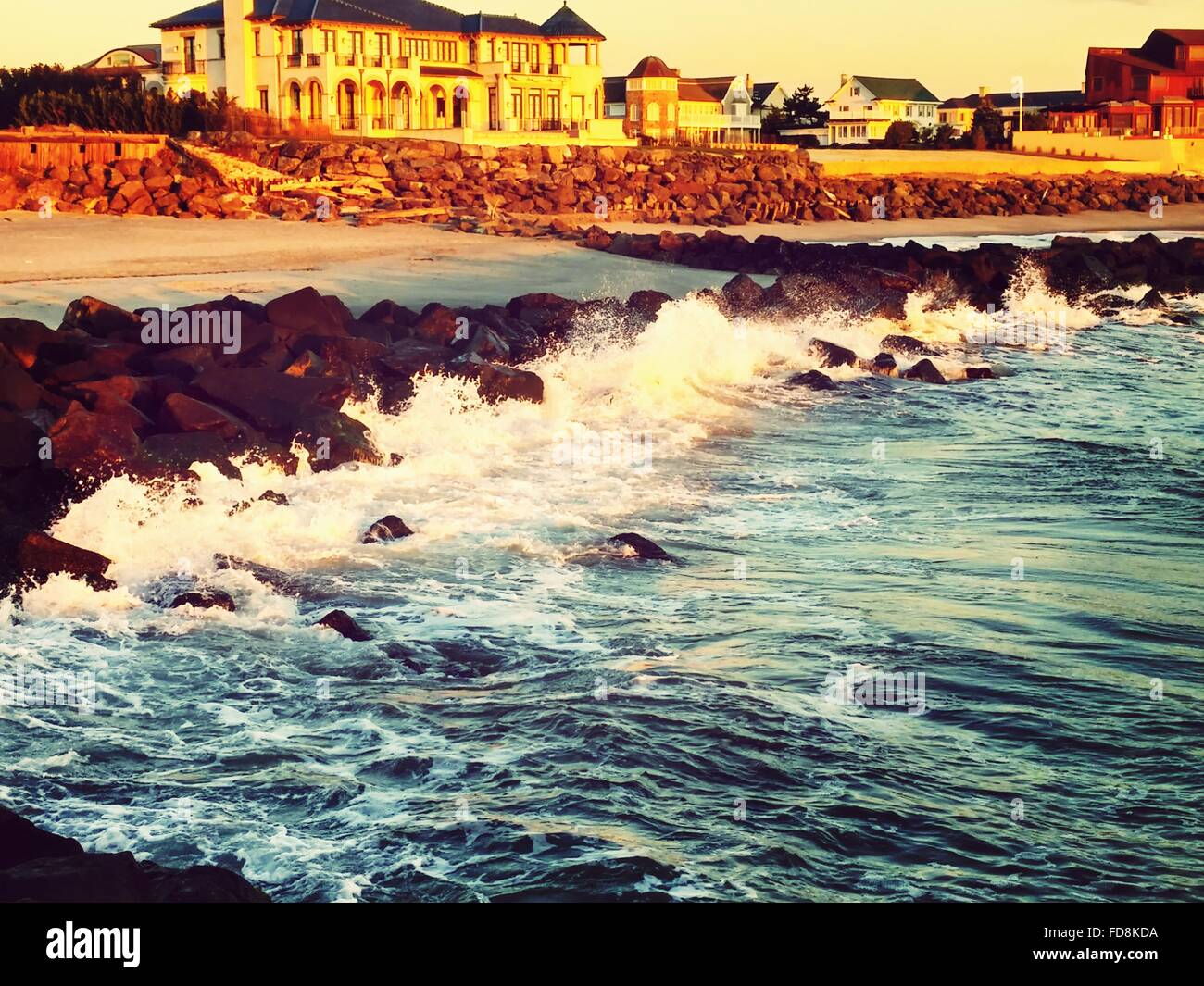Wave hitting the shore hi-res stock photography and images - Alamy