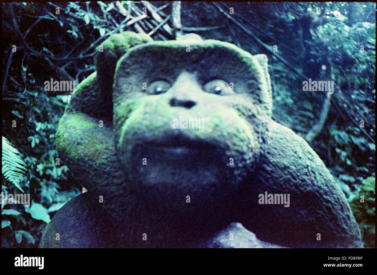 Monkey statue hi-res stock photography and images - Alamy