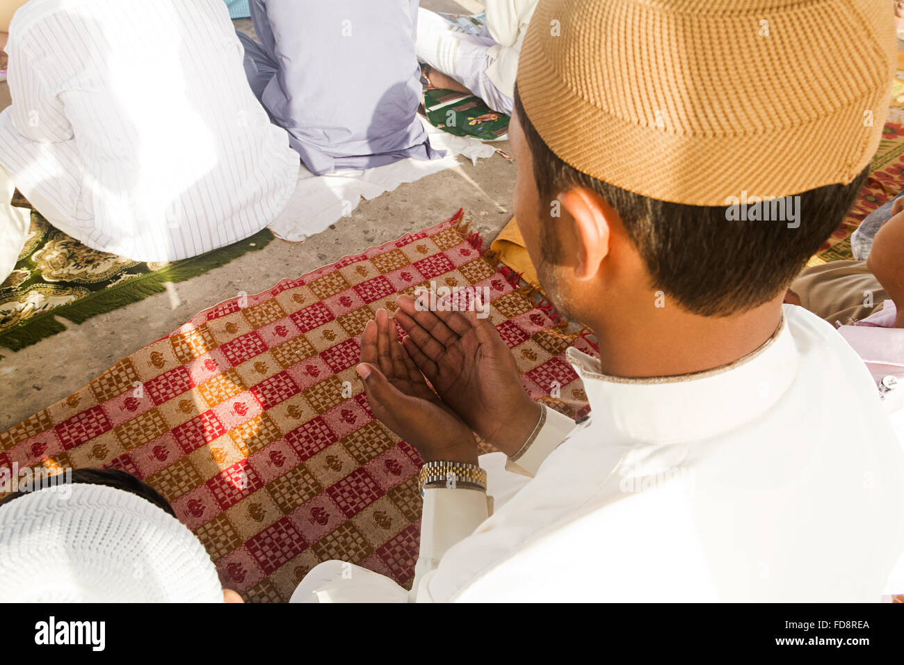 Adult muslim man praying hi-res stock photography and images - Alamy