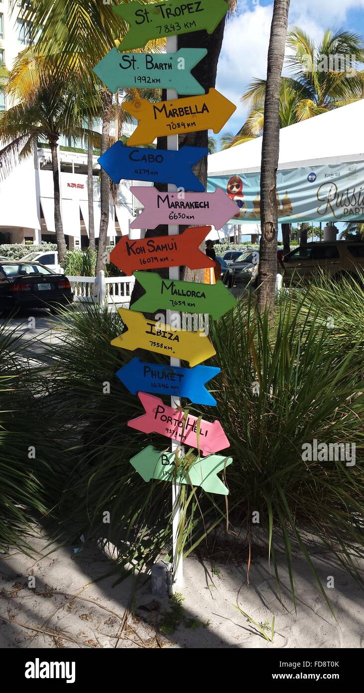 Directional symbol hi-res stock photography and images - Alamy