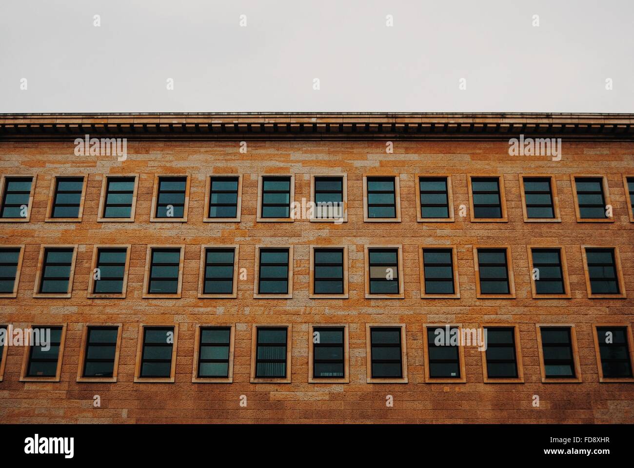 Rows of windows hi-res stock photography and images - Alamy