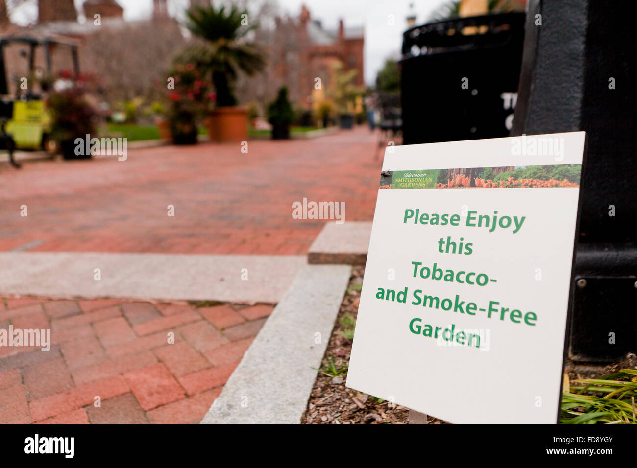 No smoking sign park hi-res stock photography and images - Alamy
