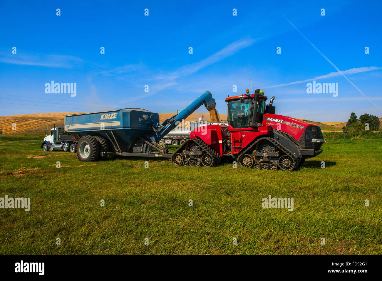 Truck unloading grain hi-res stock photography and images - Alamy