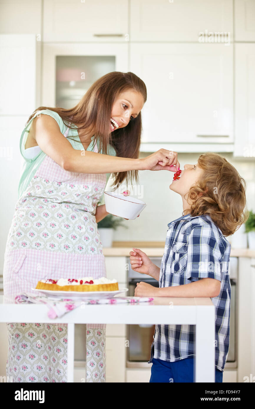 Mother baking with kids hi-res stock photography and images - Alamy