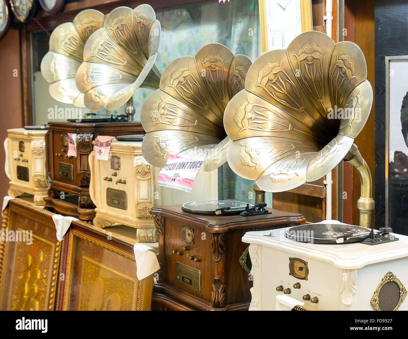 Turntables hi-res stock photography and images - Alamy