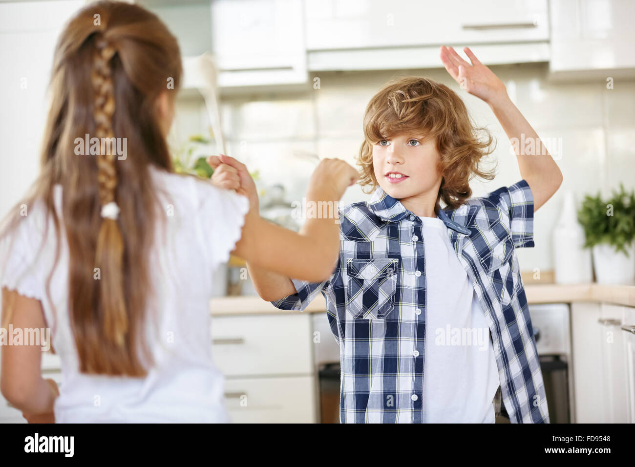 Children fighting hi-res stock photography and images - Alamy