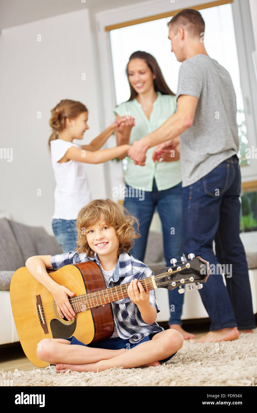 Family musical hi-res stock photography and images - Alamy