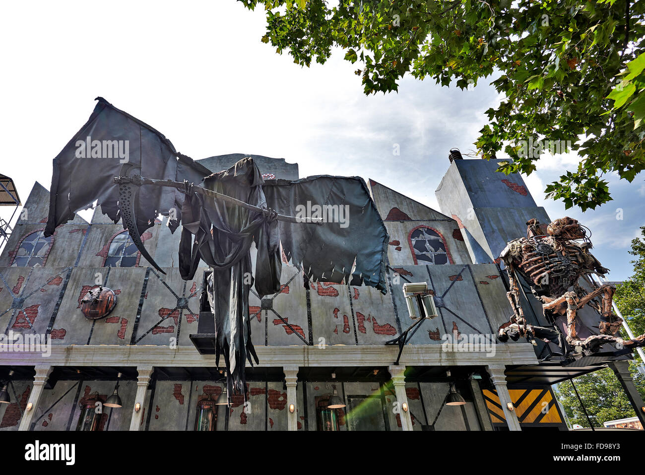 Fair haunted house hi-res stock photography and images - Alamy