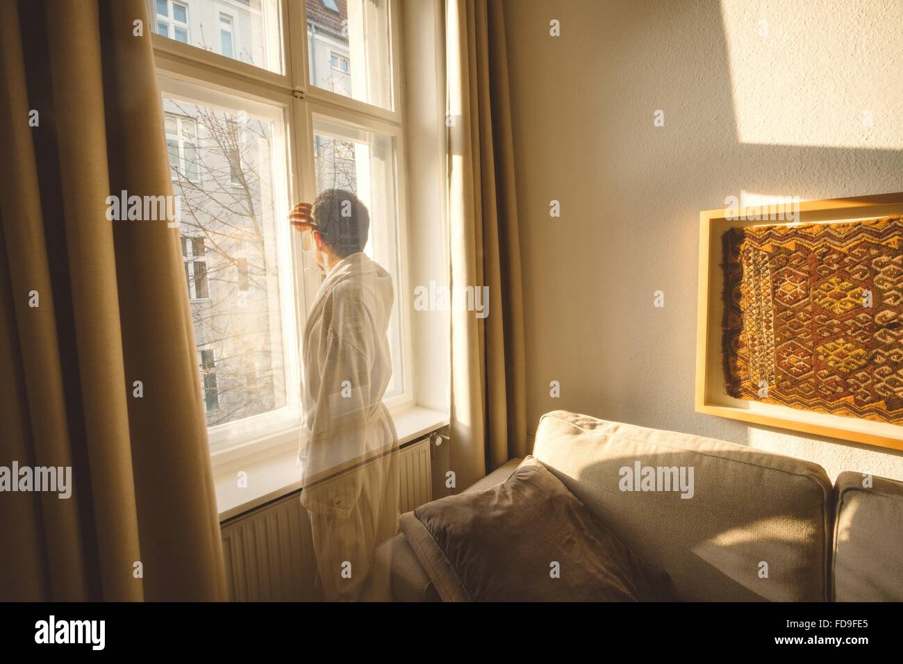 Peeking through the wall hi-res stock photography and images - Alamy