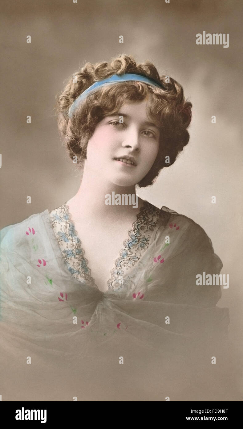 Art & Collectibles Vintage Post Cards Portrait of Woman Memorabilia ...