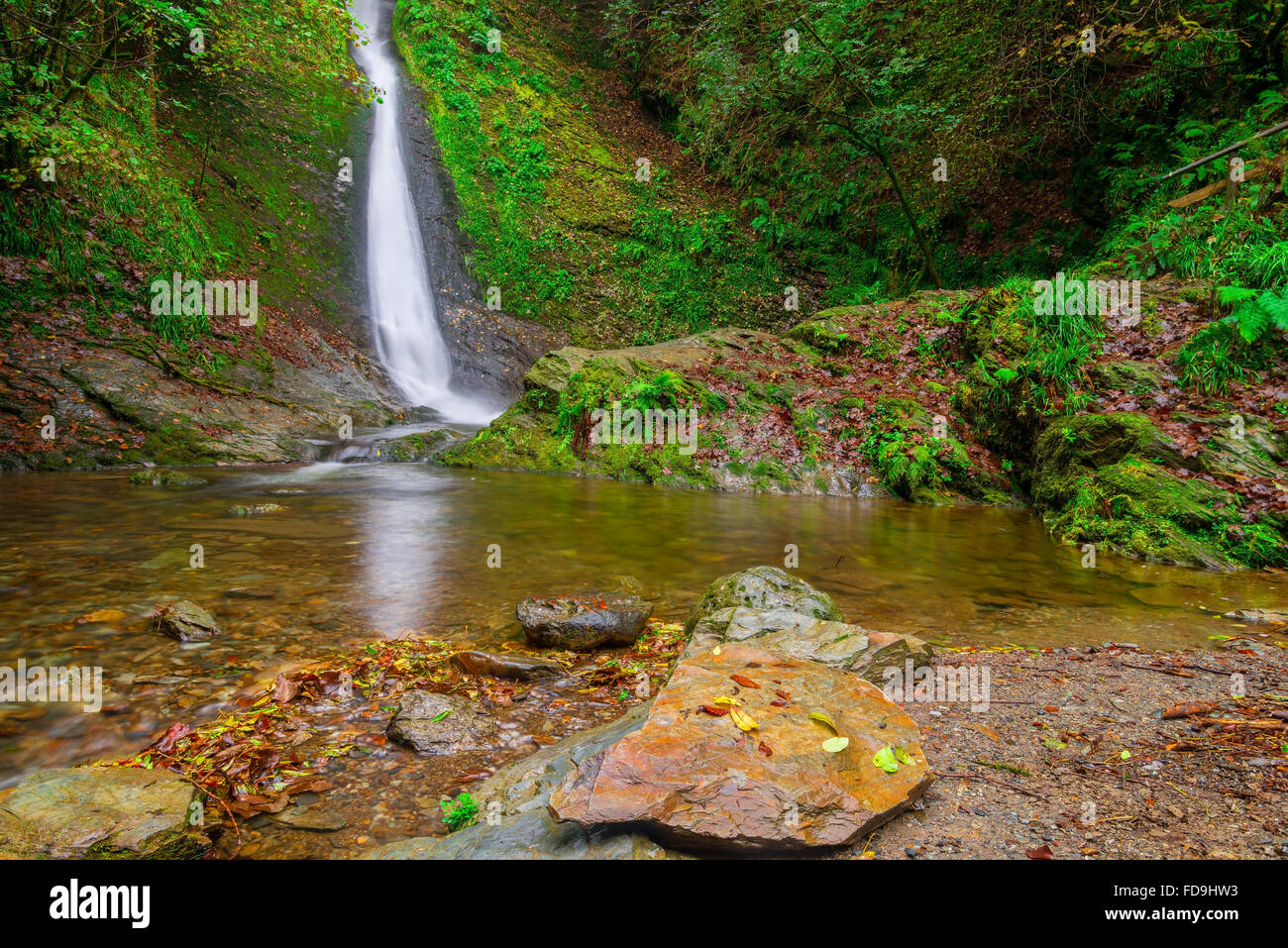 White lady waterfall hi-res stock photography and images - Alamy