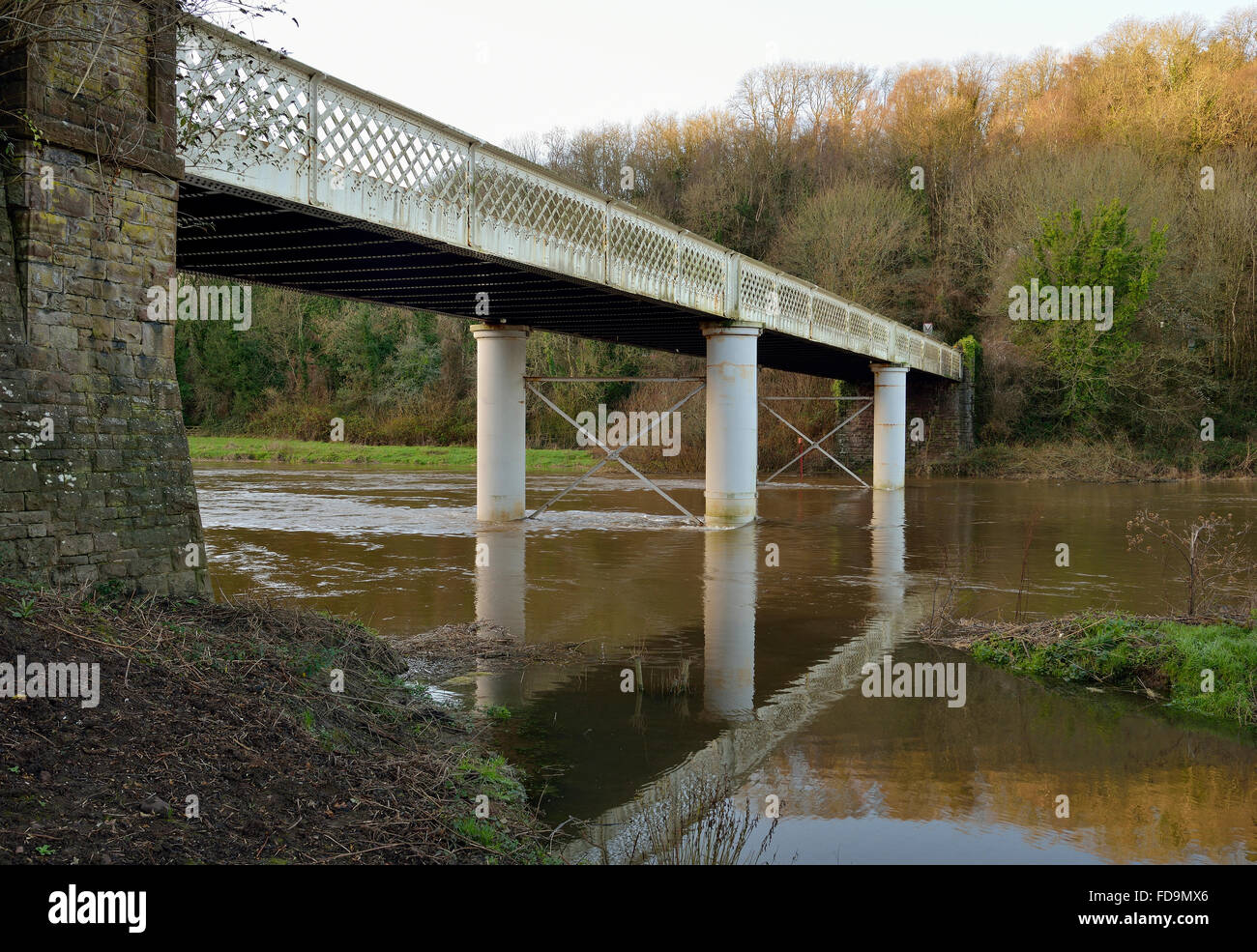Brockweir Bridge over the River Wye at high water Stock Photo - Alamy