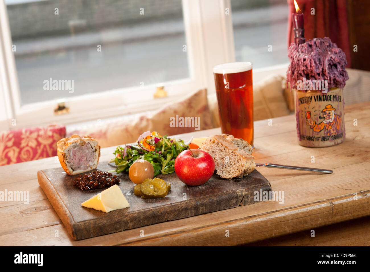 Ploughman's lunch hi-res stock photography and images - Alamy