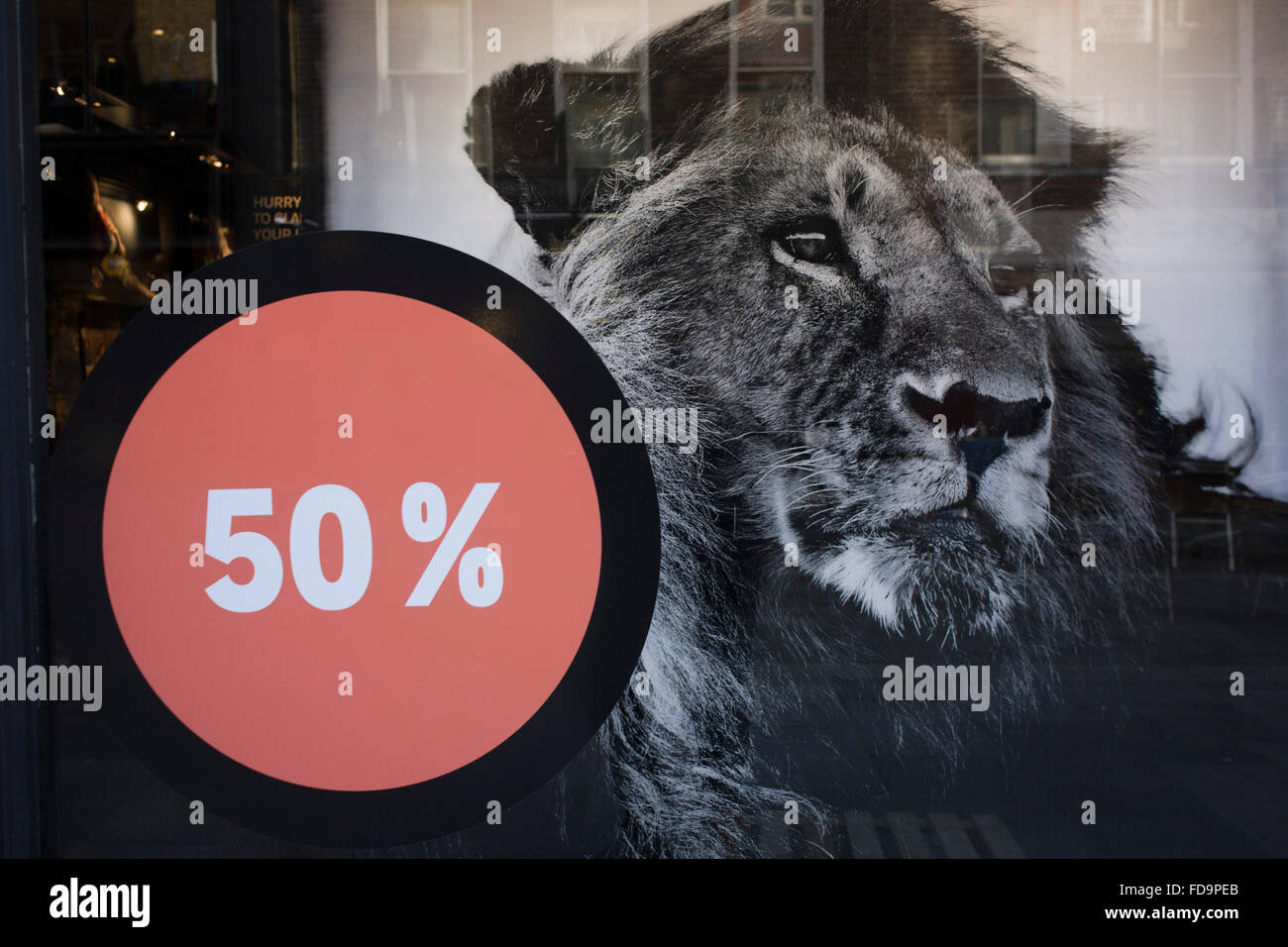 Half circle window hi-res stock photography and images - Alamy