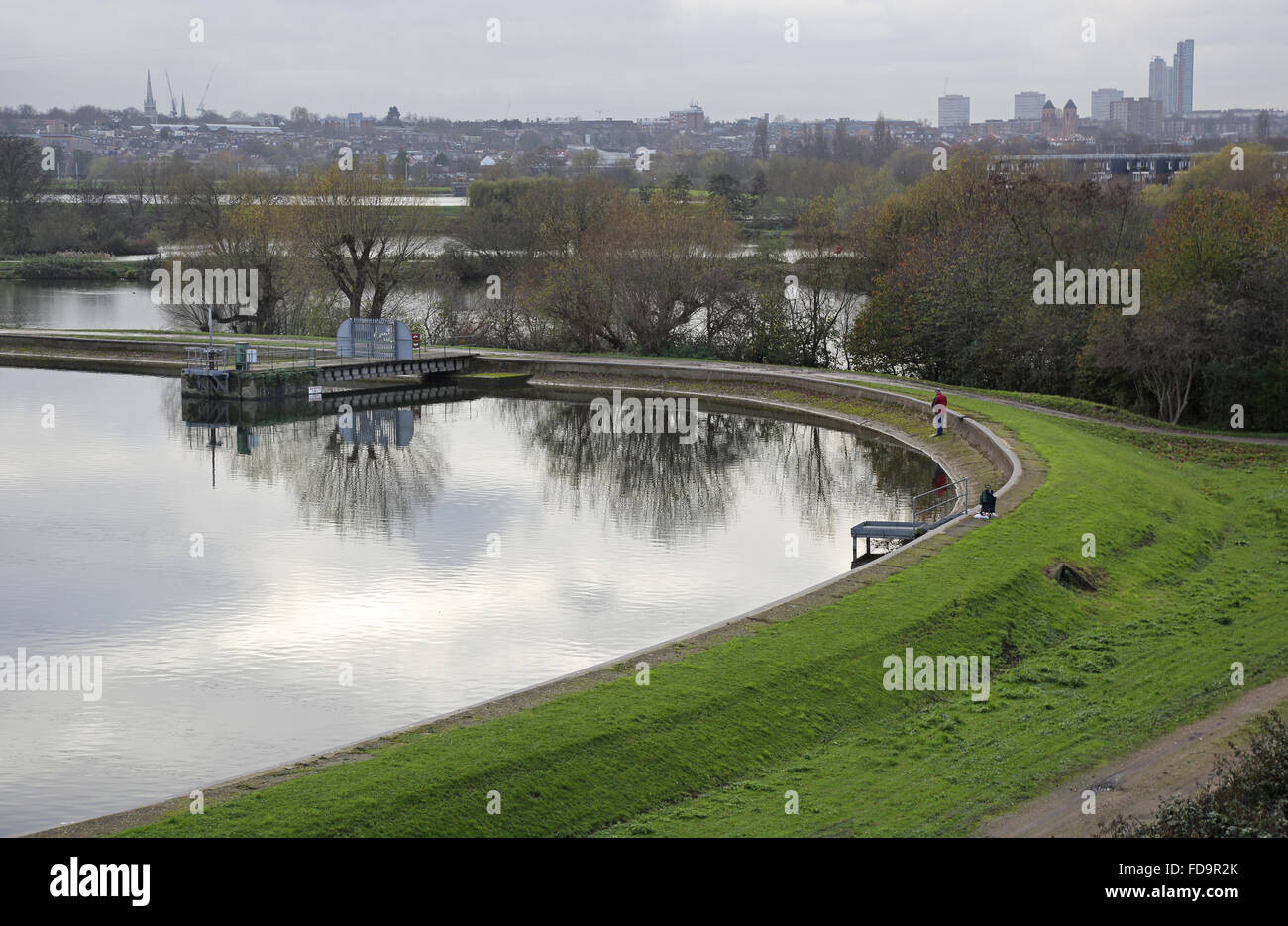 Thames water reservoir hi-res stock photography and images - Alamy