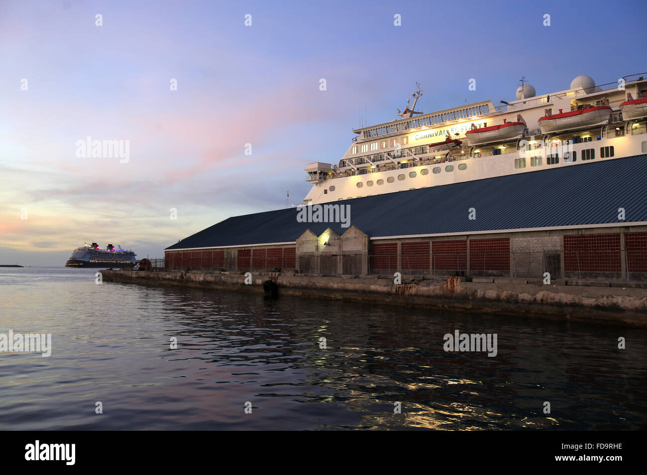 Cruise Ship Bahamas North America Stock Photo - Alamy