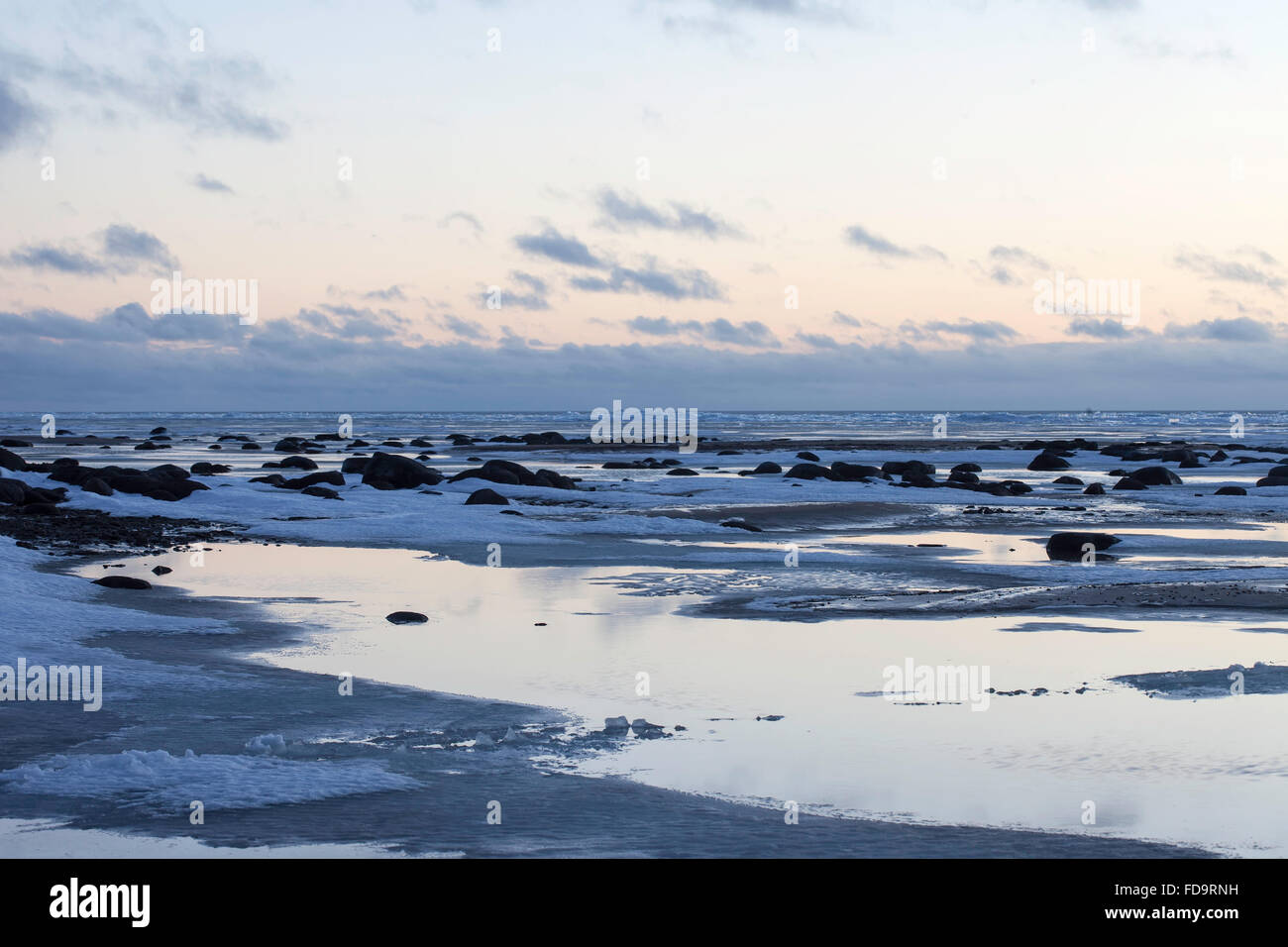 Water scenery hi-res stock photography and images - Alamy