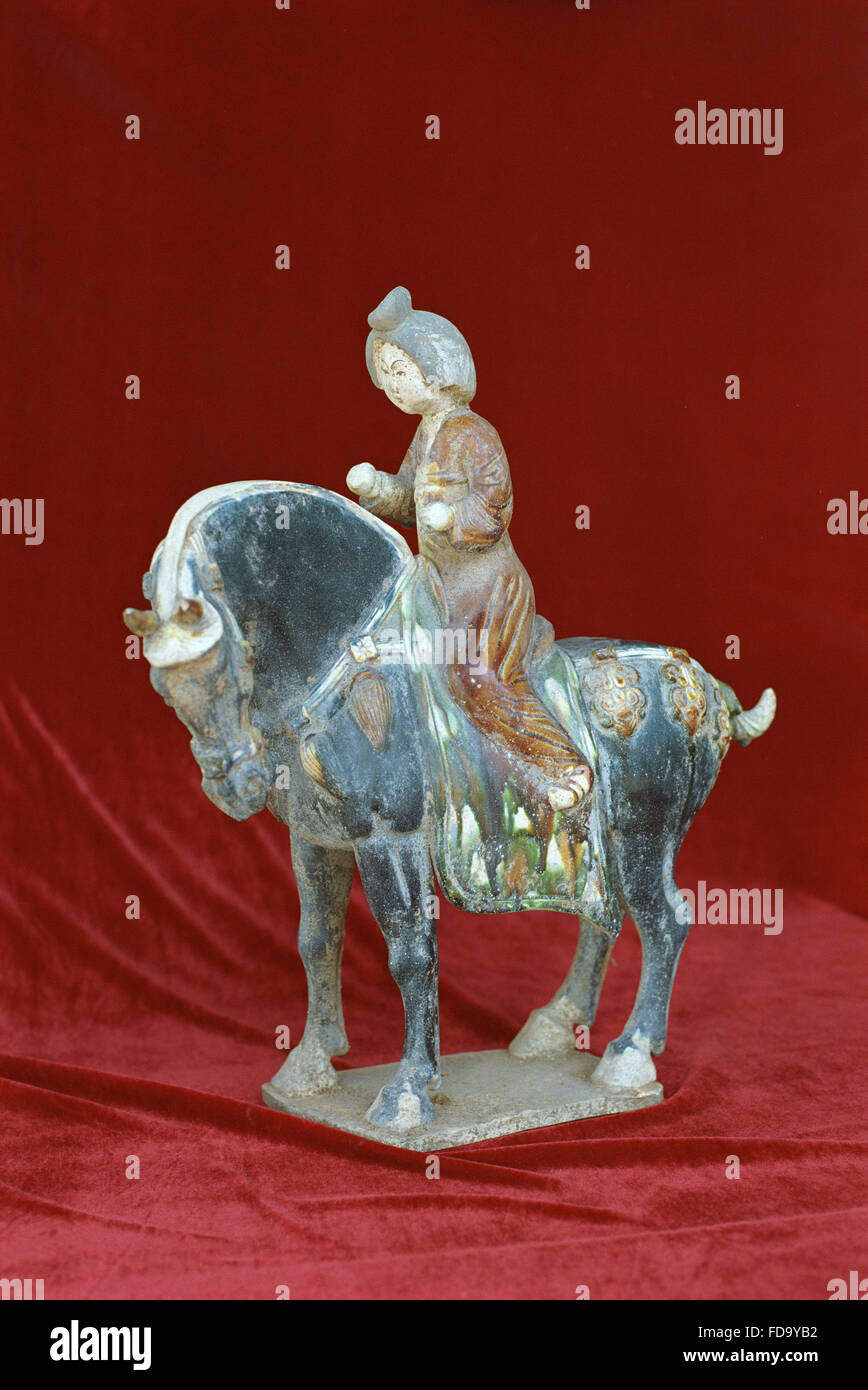 Tang tri color pottery hi-res stock photography and images - Alamy