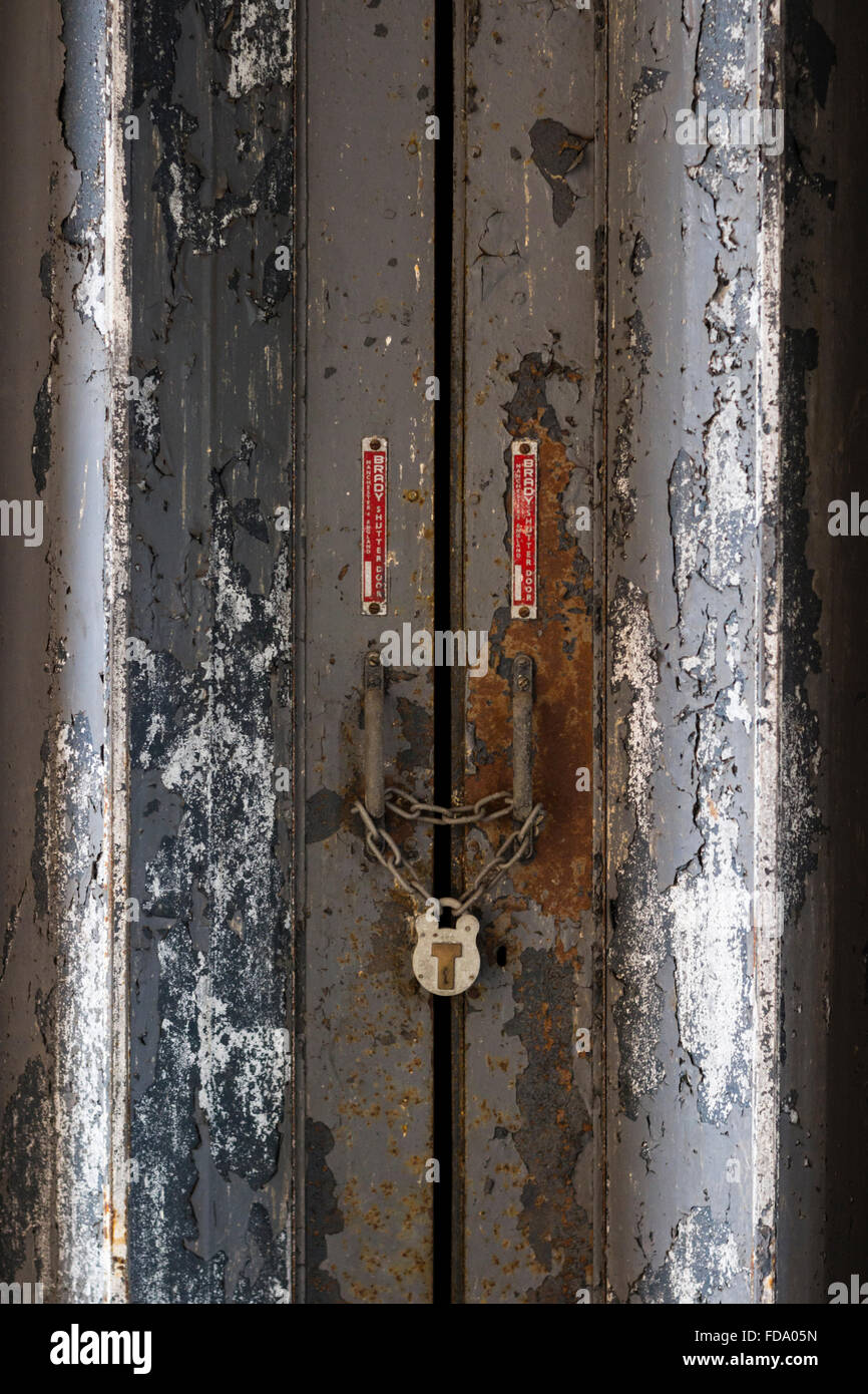 Rusty locked door Stock Photo - Alamy