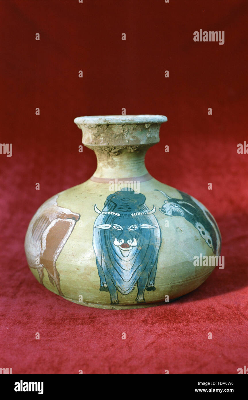 Tri coloured glazed pottery of the tang dynasty hi-res stock ...