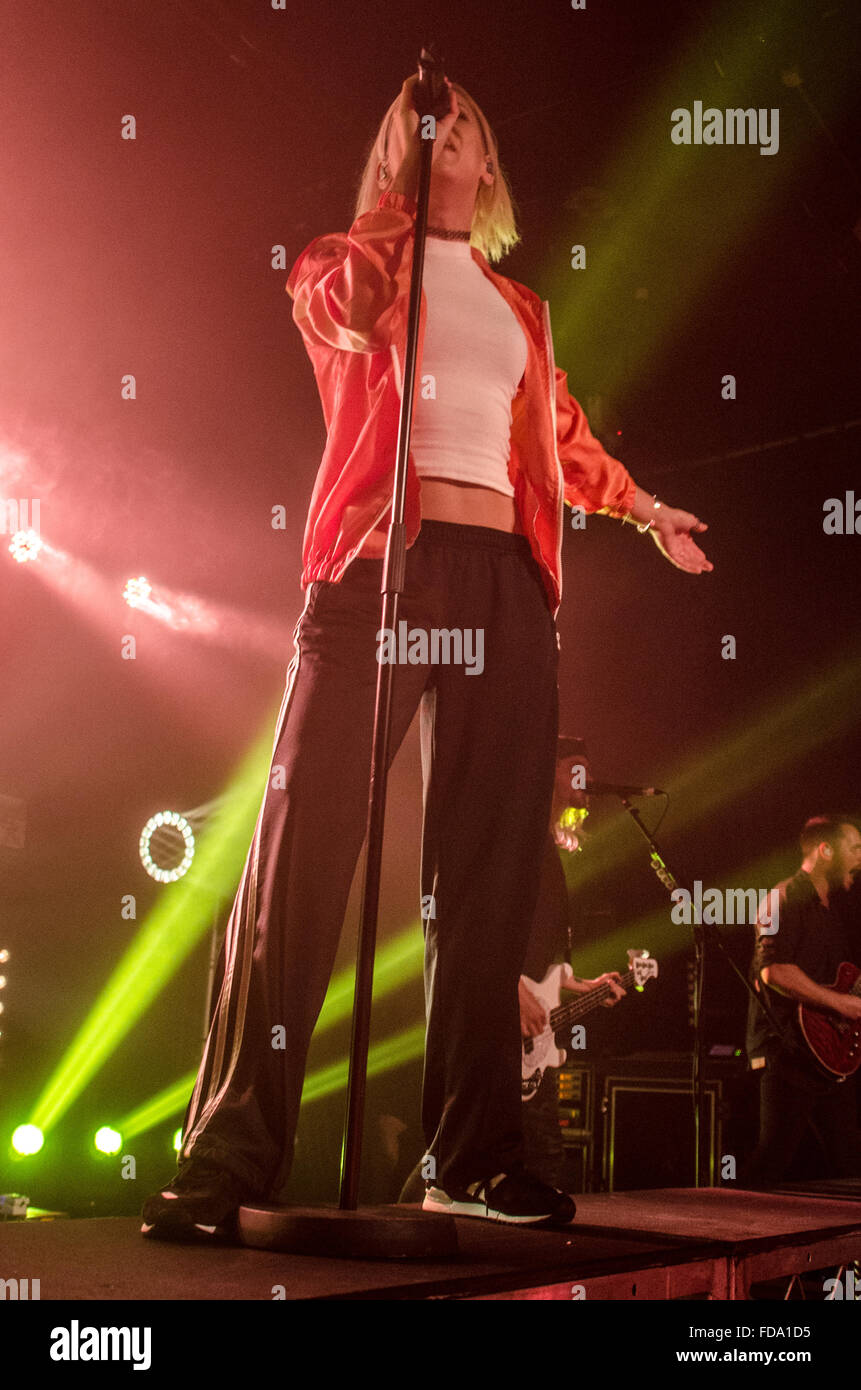 Tonight alive band hi-res stock photography and images - Alamy