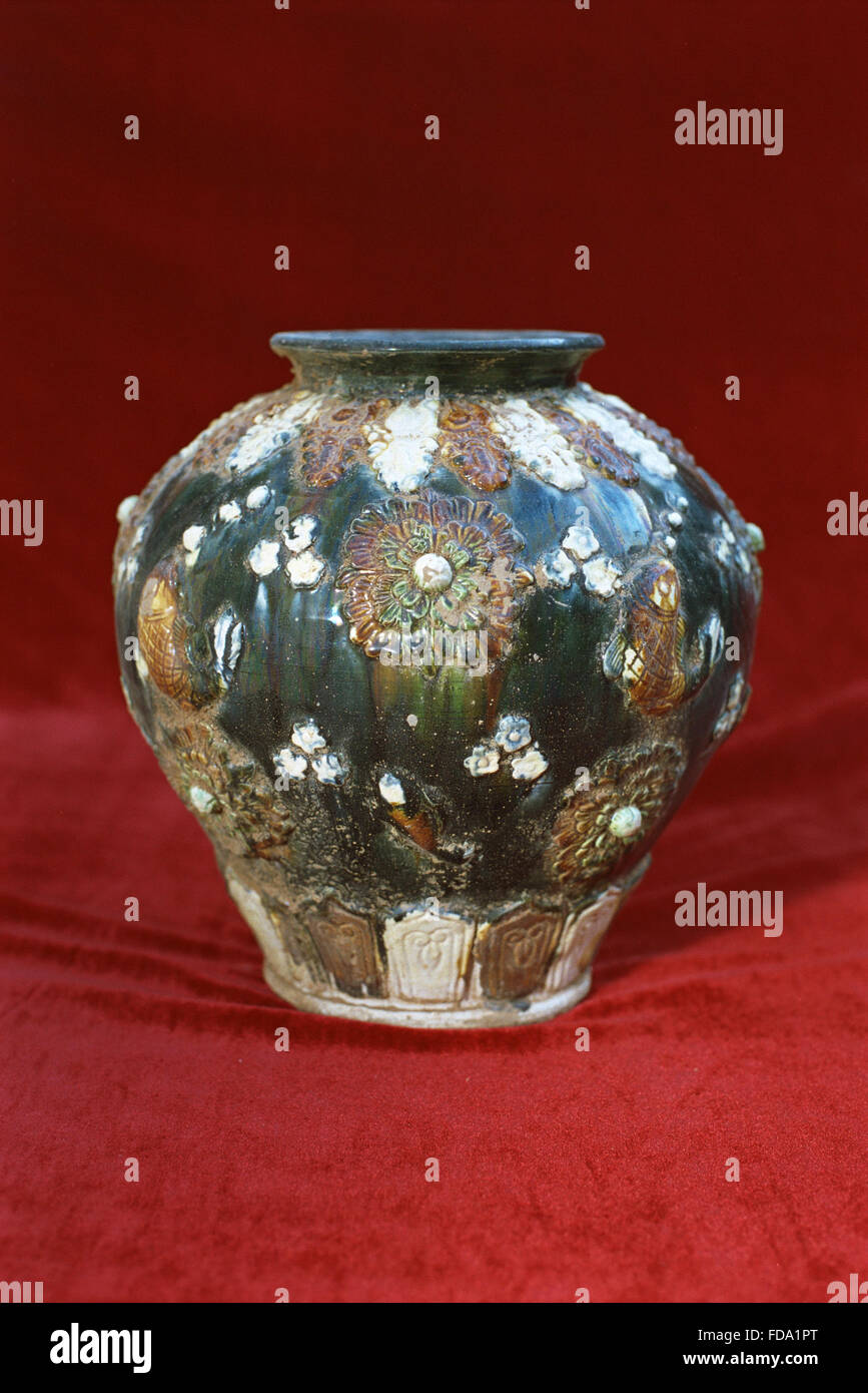Tri coloured glazed pottery of the tang dynasty hi-res stock ...