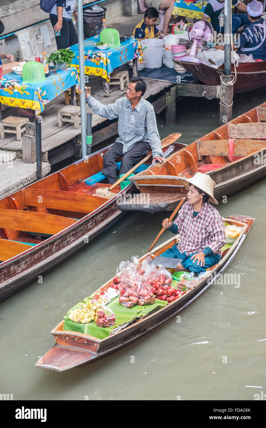 Damnoen Saduak Floating market Stock Photo - Alamy