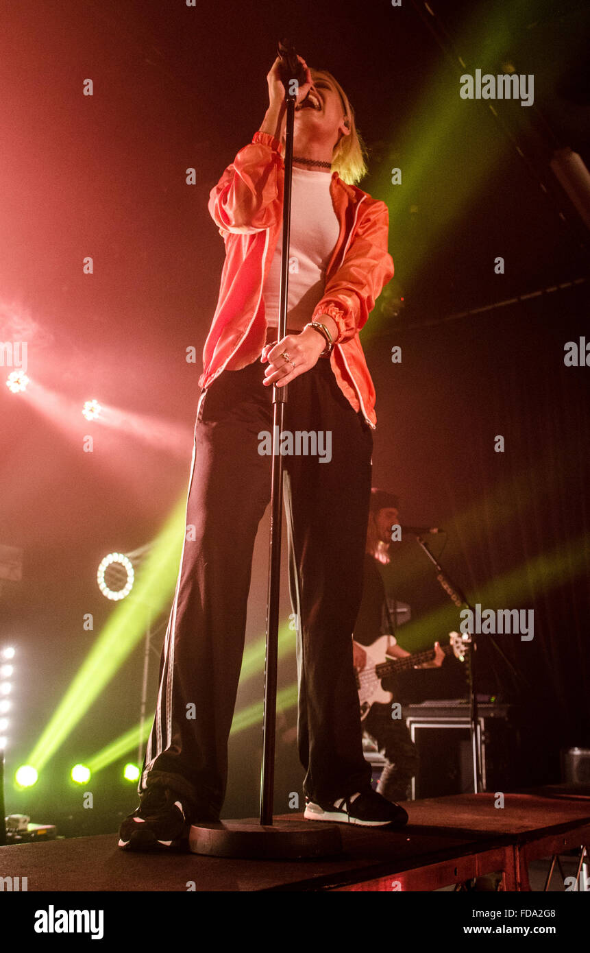 Tonight alive band hi-res stock photography and images - Alamy