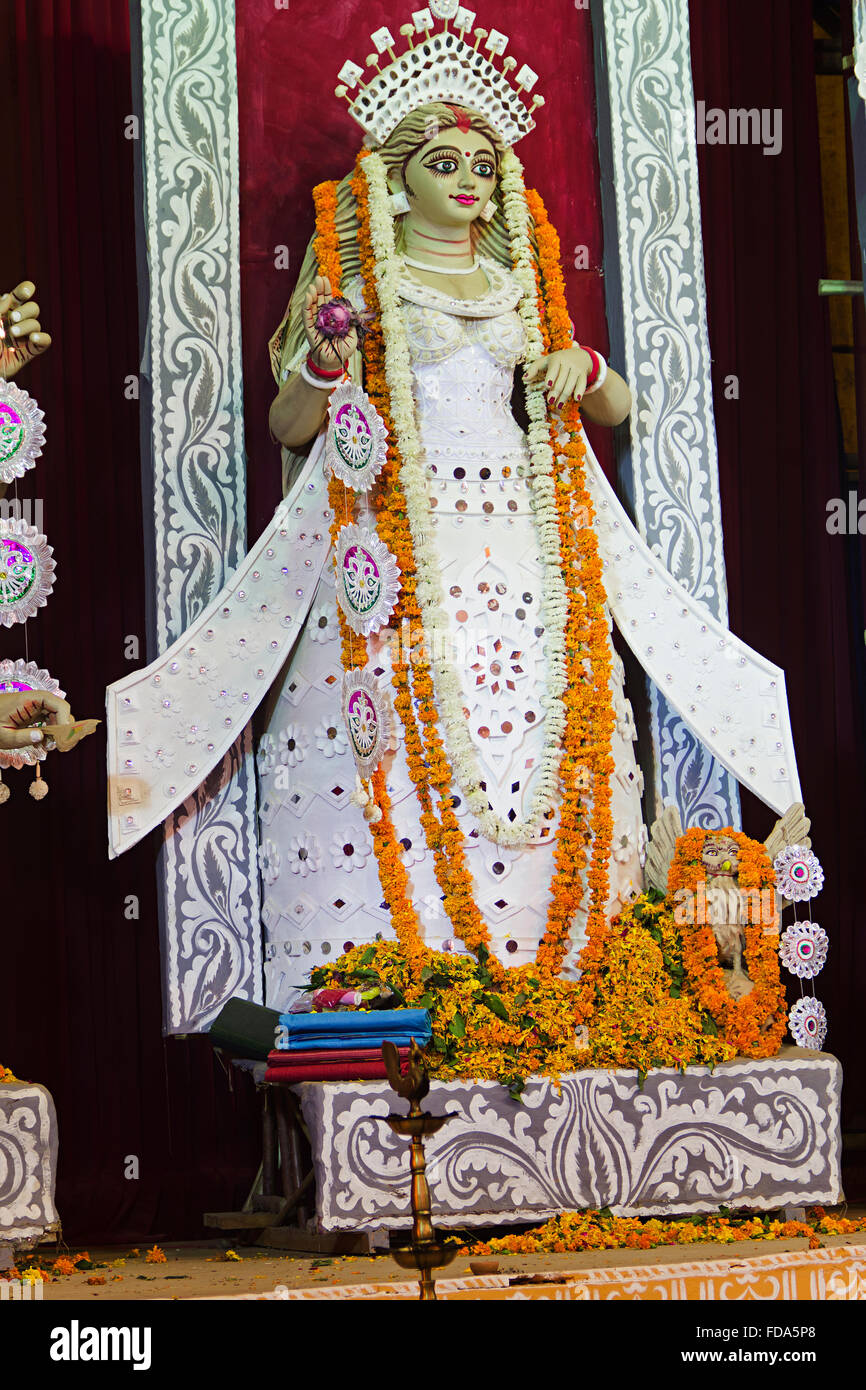 Kolkata durga puja temple hi-res stock photography and images - Alamy