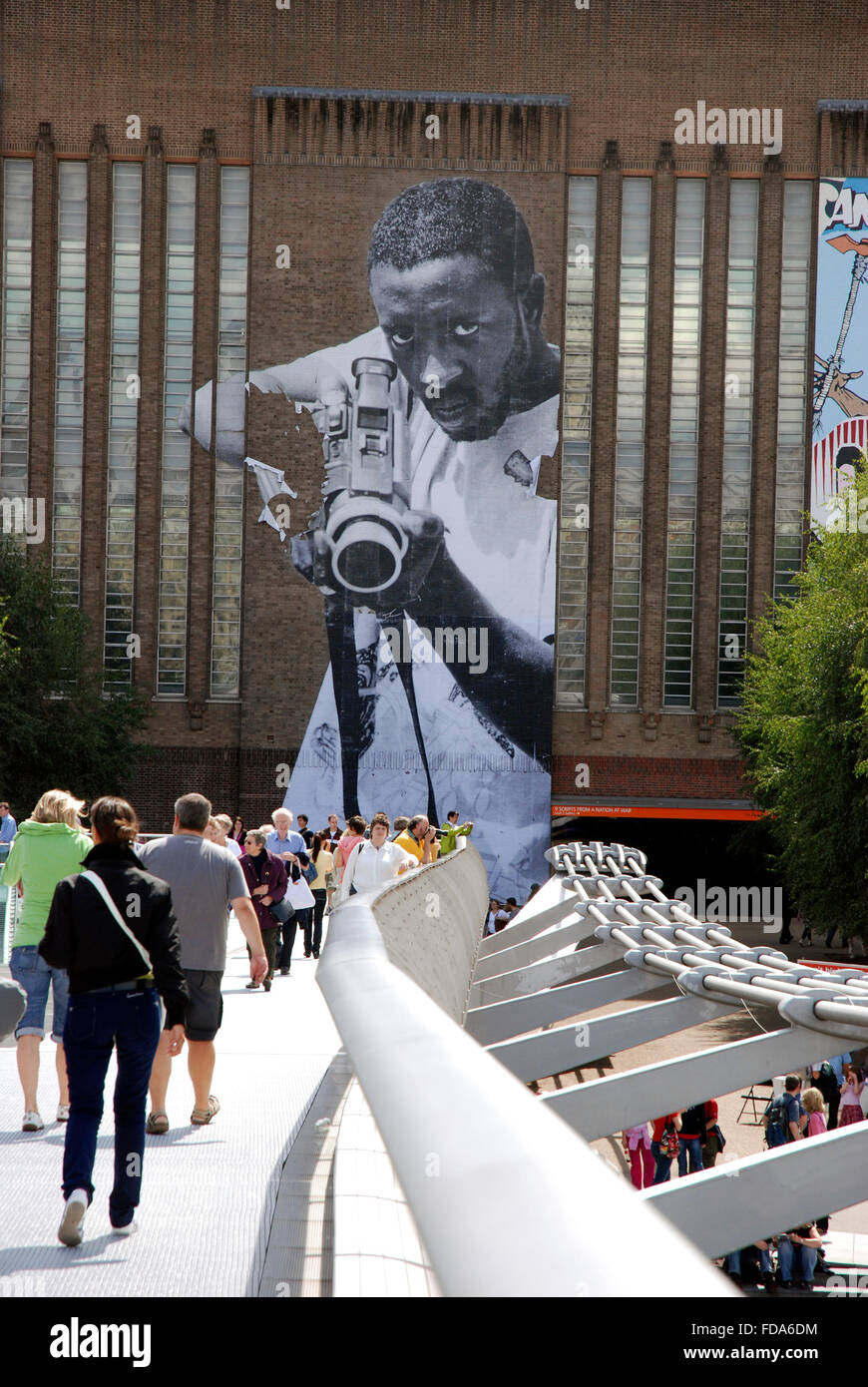 Graffiti on the Tate Modern Stock Photo - Alamy