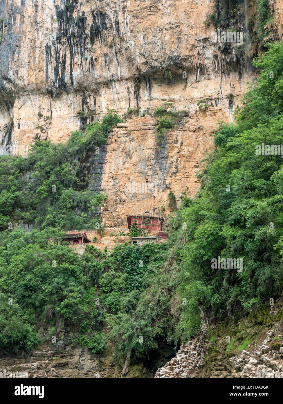 Houses High On Qutang Gorge Along The Cliffs Of The Shennong Stream A ...