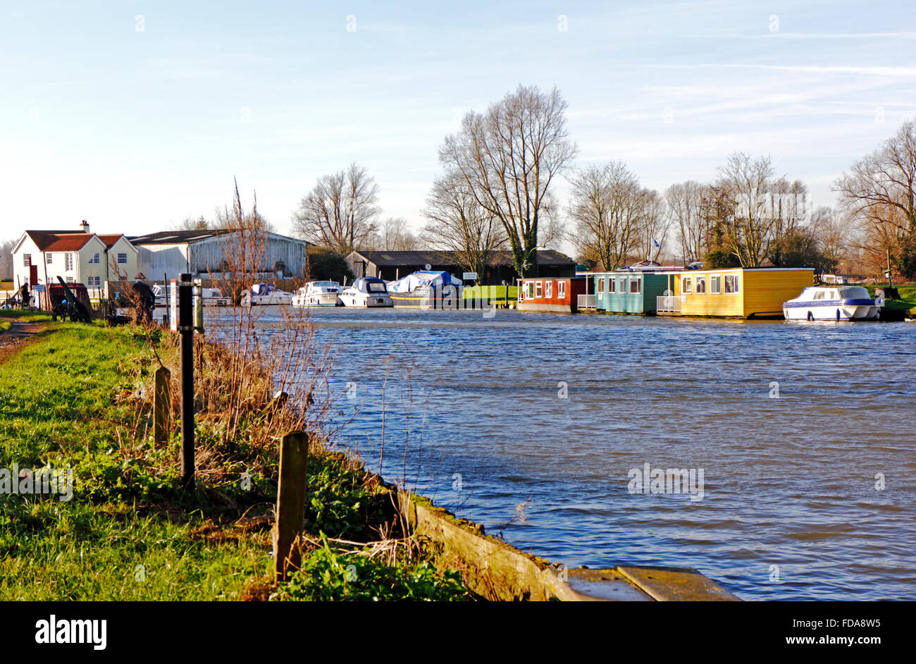 A view of the River Waveney with moored boats in the market town of ...