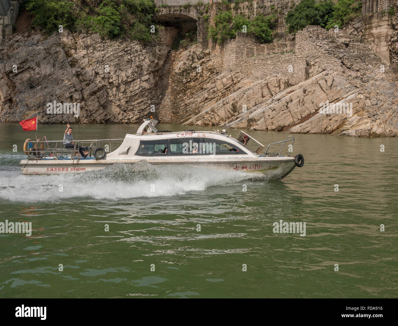 A Ferry Boat On Shennong Stream A Tributary River Of The Yangtze River ...
