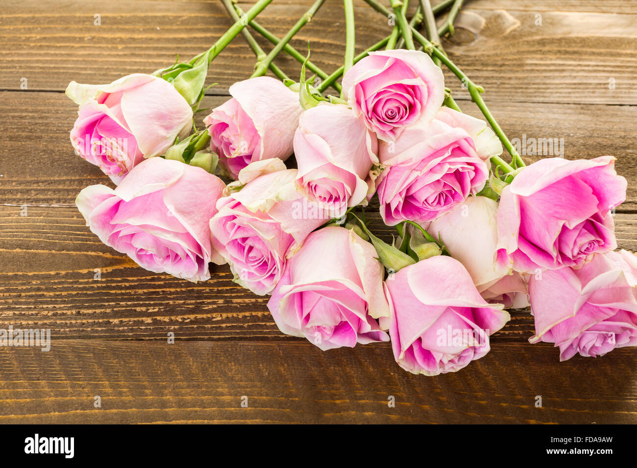 Pink roses on wood table Stock Photo - Alamy