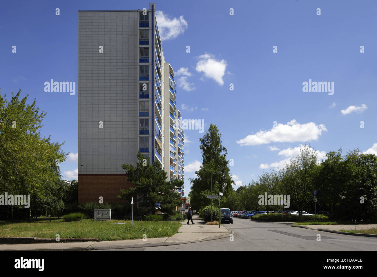 Marzahn hellersdorf mehrfamilienhaeuser hi-res stock photography and ...