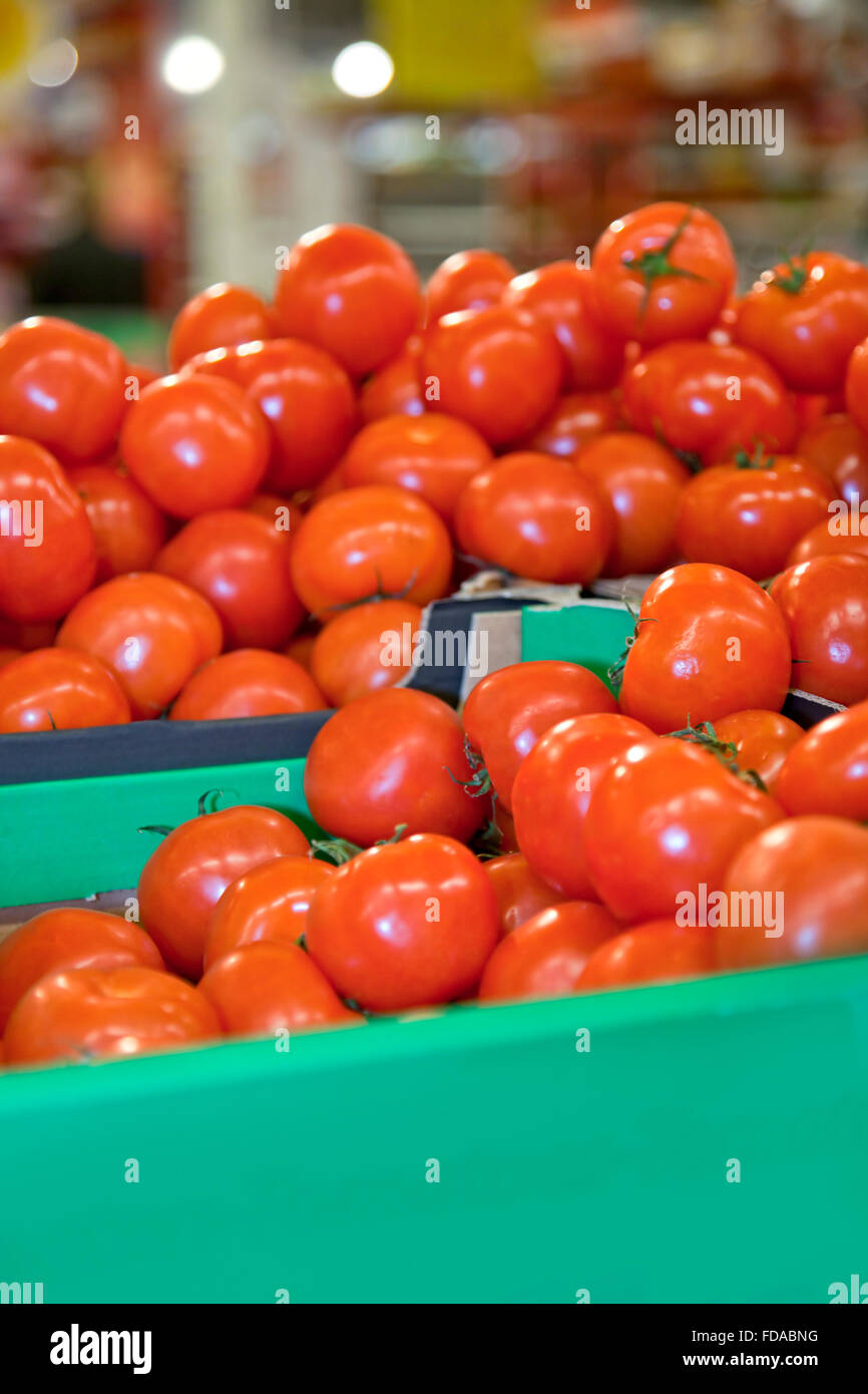 Stacked boxes of tomatoes at the supermarket Stock Photo - Alamy
