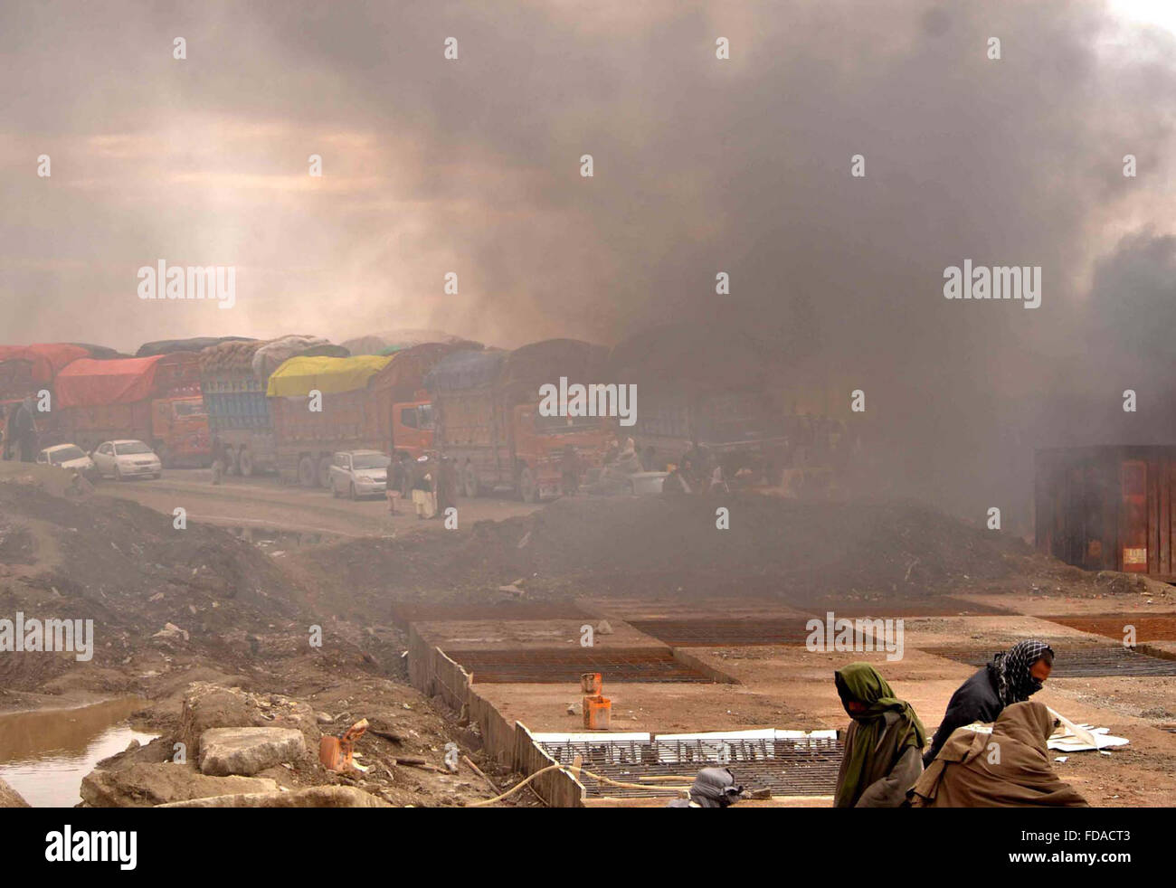 Huge numbers of motors are stuck in gridline at Pak-Afghan Friendship ...