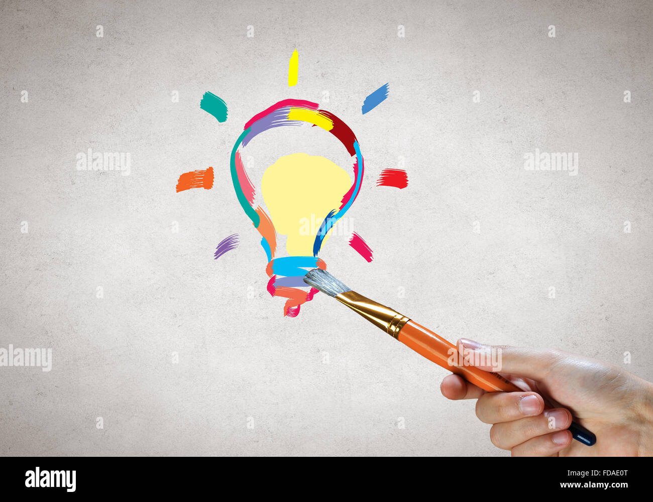 Close up of hand drawing light bulb with marker Stock Photo - Alamy
