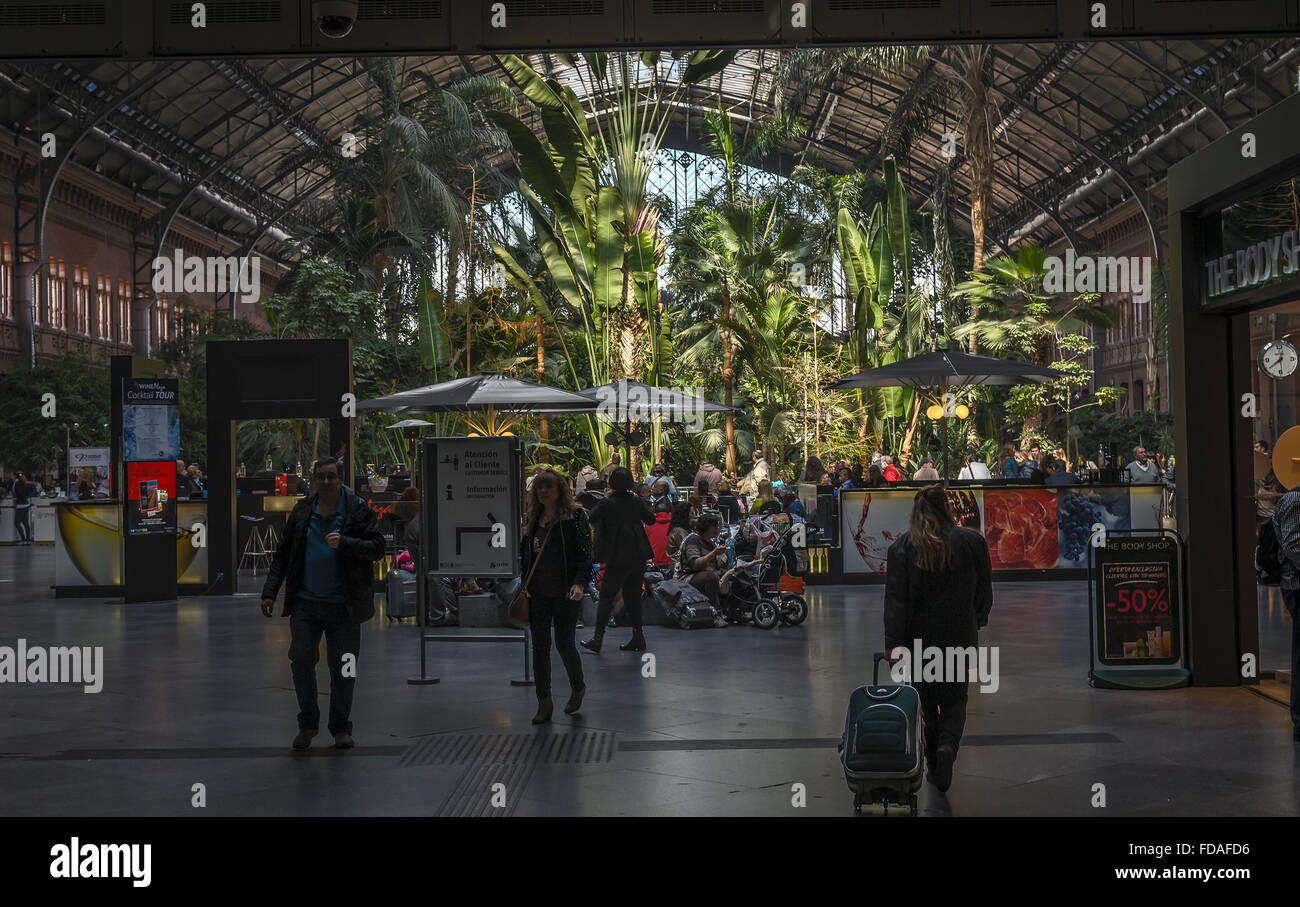 Train station madrid hi-res stock photography and images - Alamy