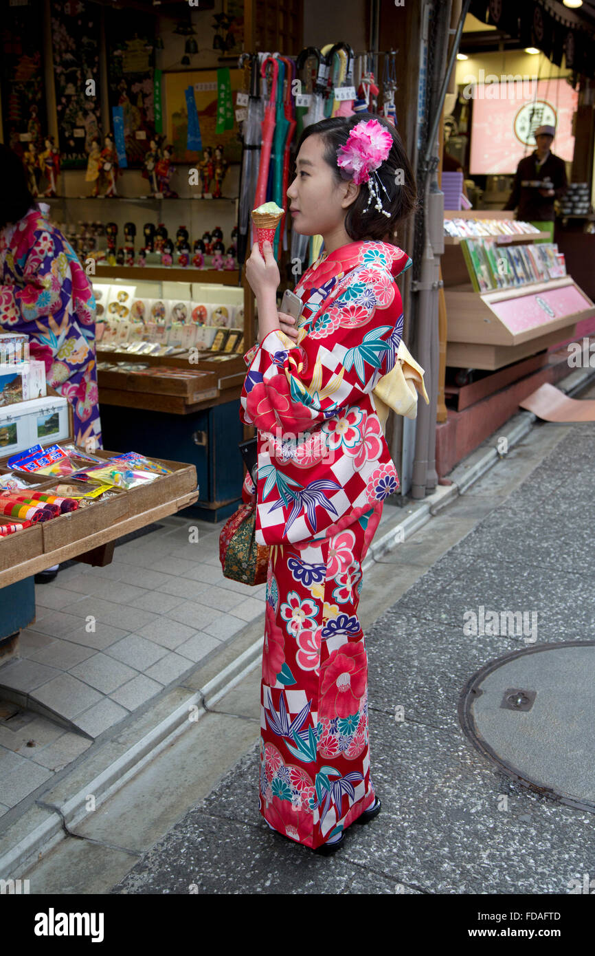 Geisha japonaise hi-res stock photography and images - Alamy